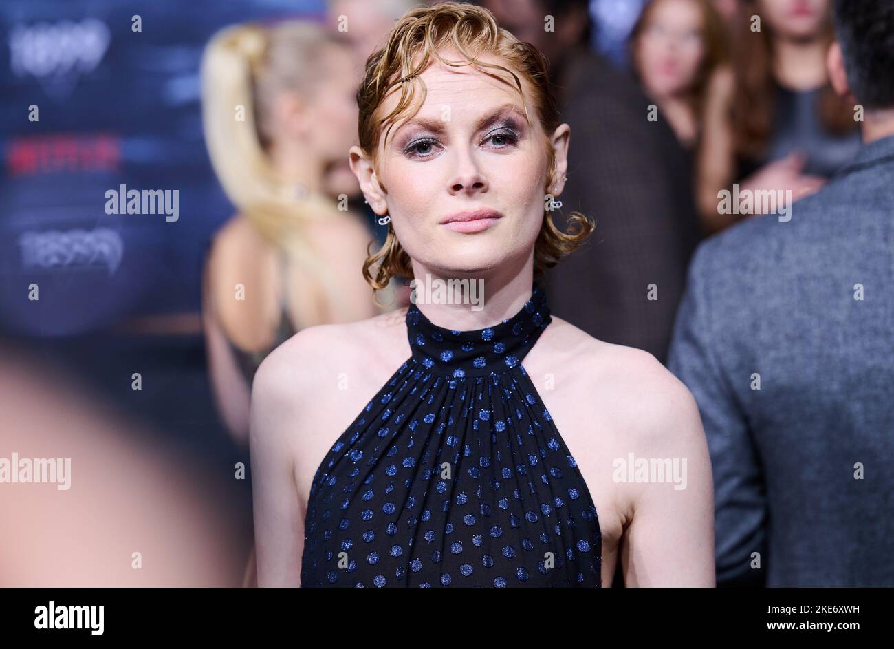 Berlin, Deutschland. 10.. November 2022. Emily Beecham kommt zur ...