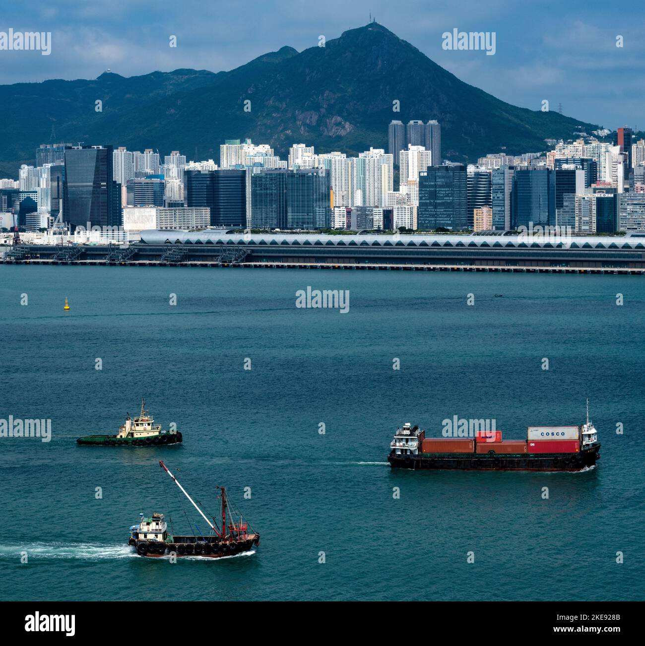Kai Tak Cruise Terminal ist ein Kreuzfahrtterminal auf der ehemaligen ...