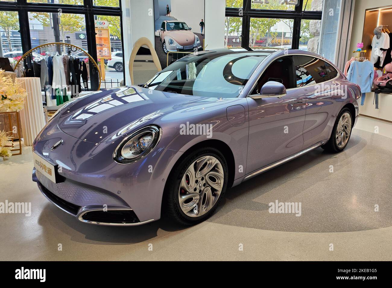 SHANGHAI, CHINA - 11. NOVEMBER 2022 - ein ORA-Elektrofahrzeug wird im ...