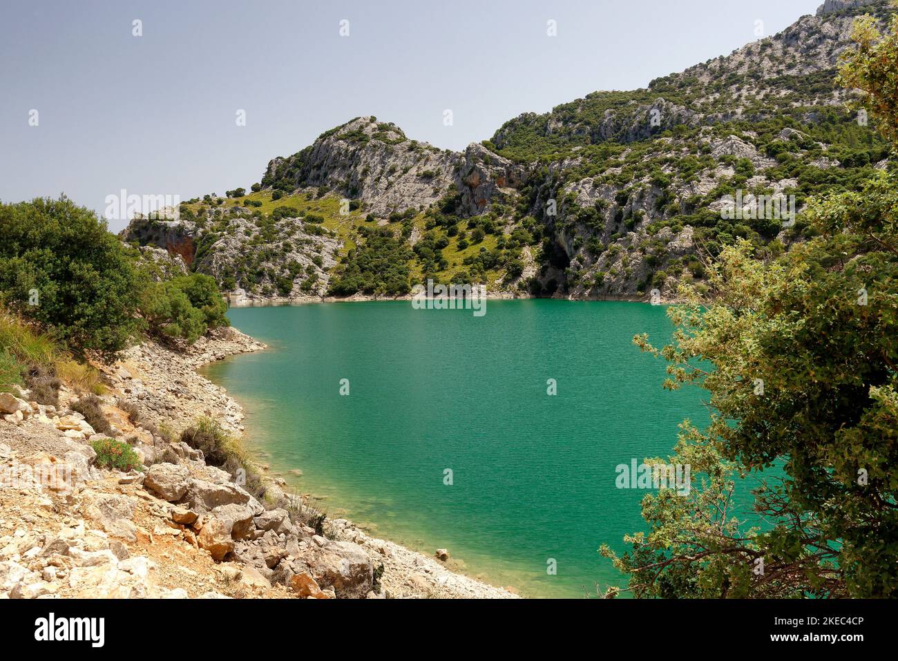 Blick vom Stausee Gorg Blau auf das Tramuntana-Gebirge, das Tramuntana ...