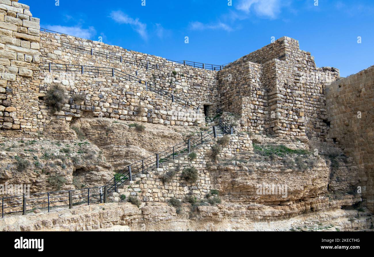 Mittelalterliche burg jordanien -Fotos und -Bildmaterial in hoher ...