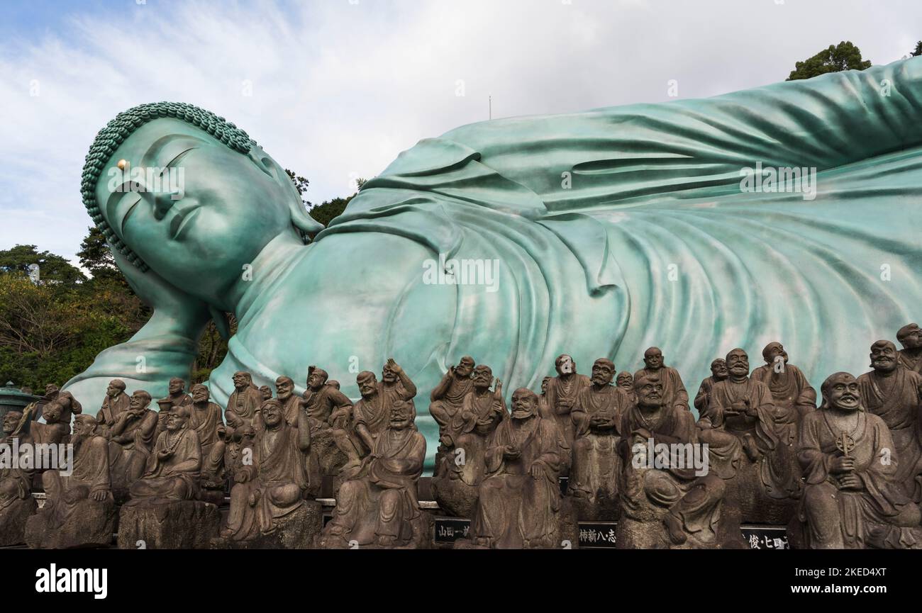 Die riesige liegende Buddha-Statue in Nanzoin, einem Shingon ...