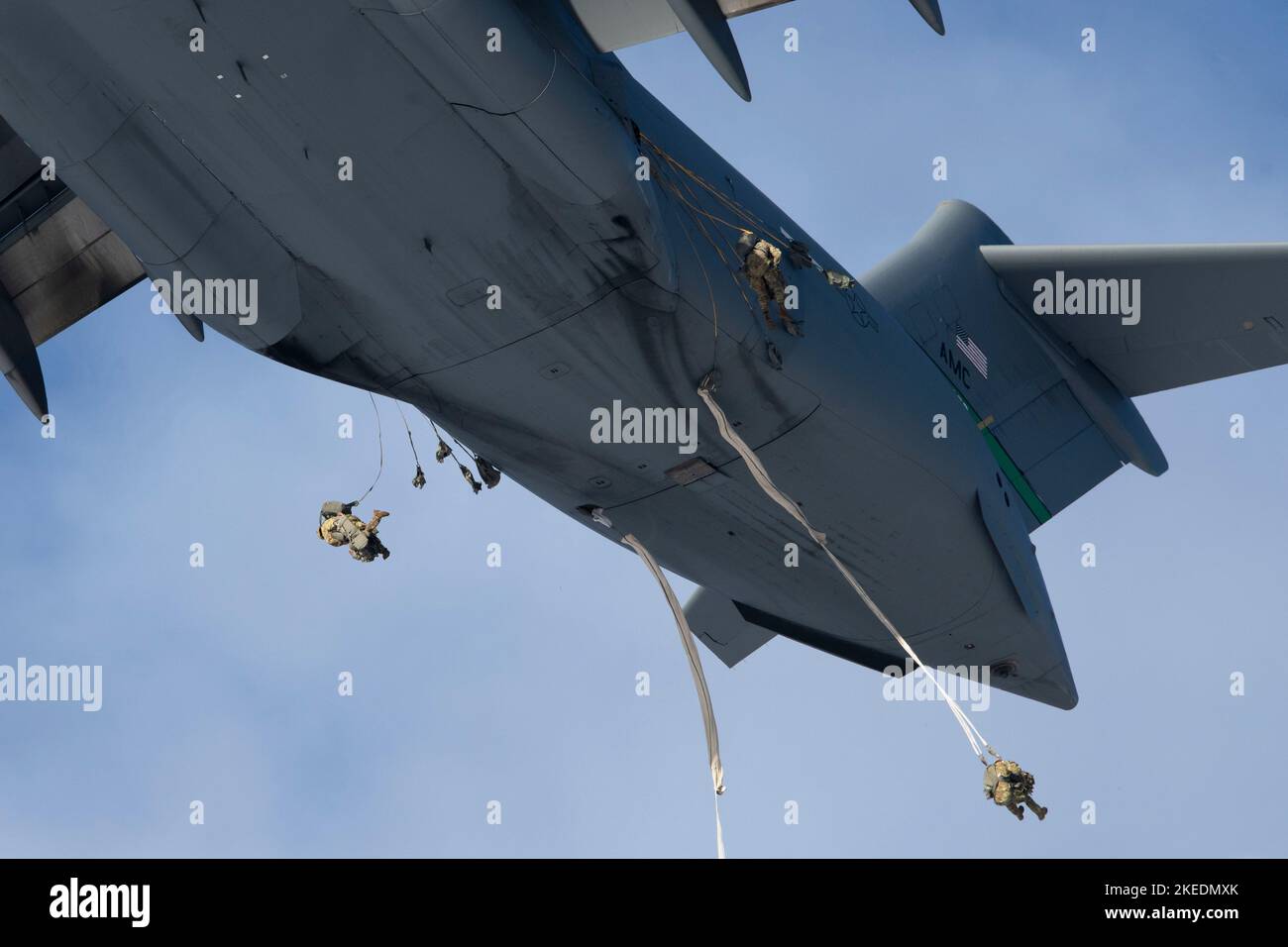 Fallschirmjäger der US-Armee, die dem Bataillon 2., dem Parachute Field ...