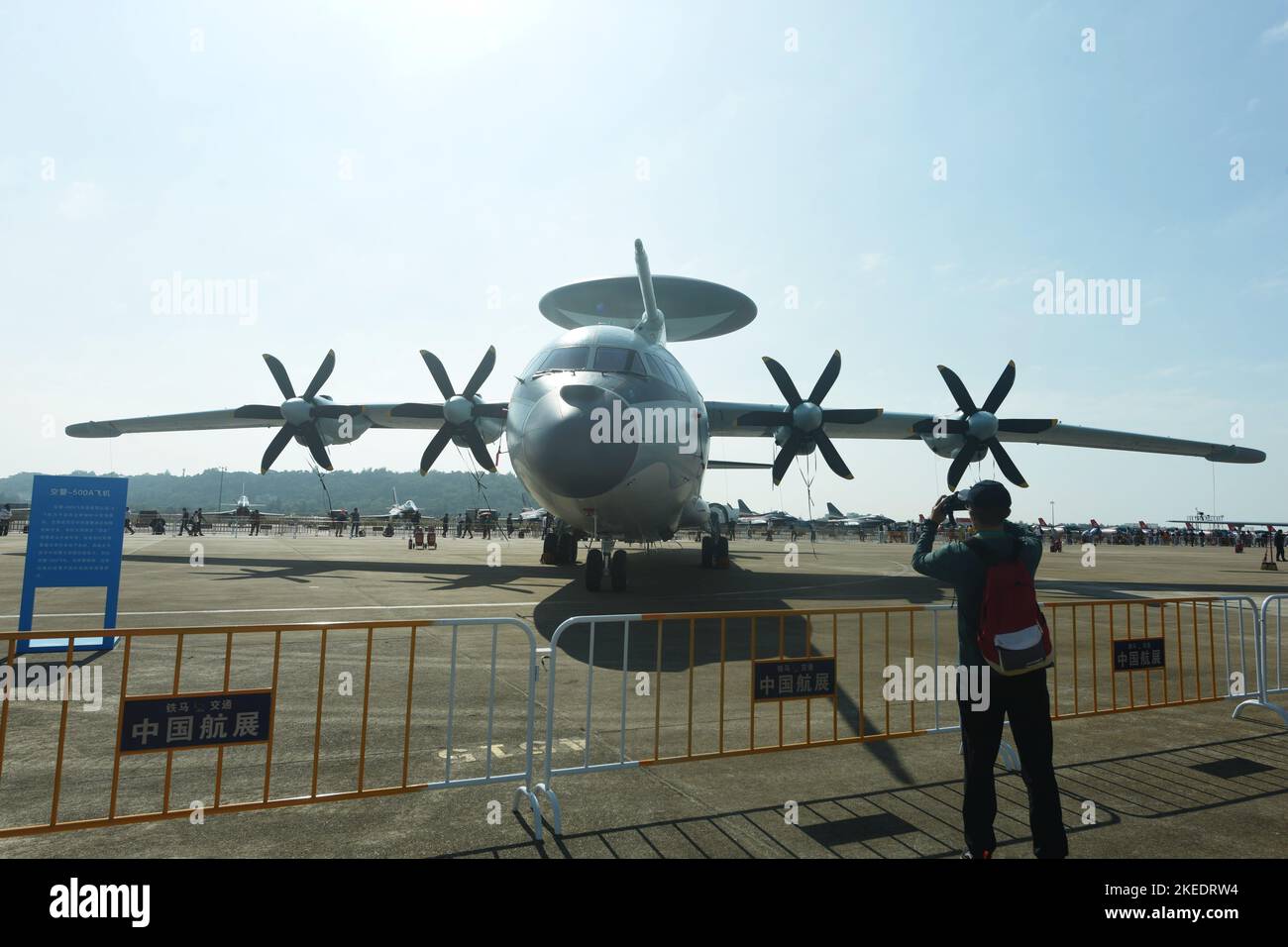 ZHUHAI, CHINA - 10. NOVEMBER 2022 - ein Flugzeug der Air-Police-500A ...