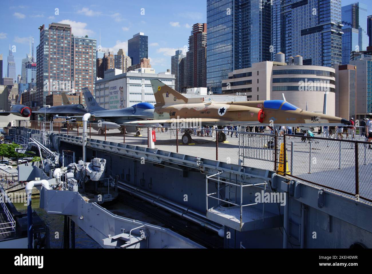 Das USS’ Intrepid Sea, Air & Space Museum ist ein amerikanisches Museum ...