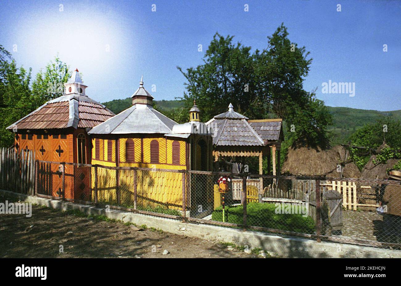 Costesti, Hunedoara County, Rumänien, 2000. Außenansicht einer kleinen ...