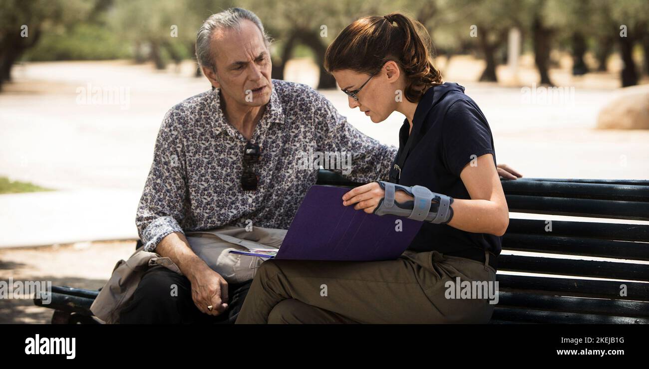 JOSE CORONADO und MARTA NIETO in VERANO EN ROJO (2023), Regie: BELEN ...