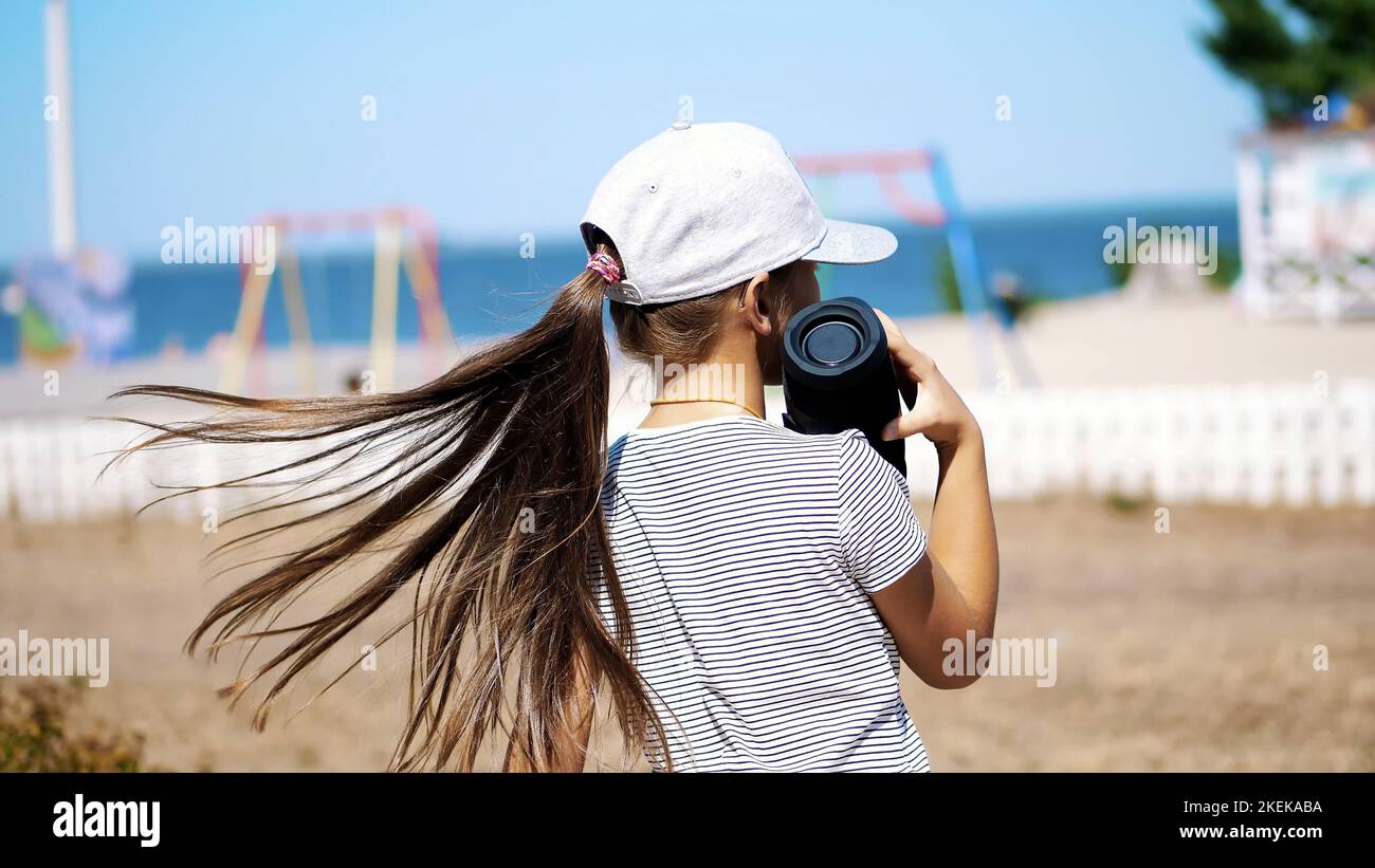 Teenage beach hot -Fotos und -Bildmaterial in hoher Auflösung – Alamy