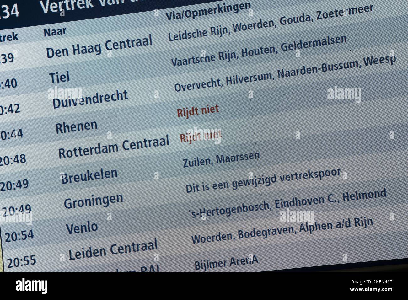 2022-11-13 20:33:56 UTRECHT - Zugverkehr von und nach Utrecht ...