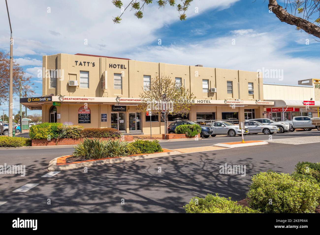 Das Tatts Hotel ist ein seit langem etablierter Pub in der Hauptstraße ...