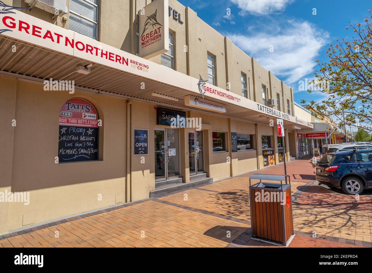 Das Tatts Hotel ist ein seit langem etablierter Pub in der Hauptstraße ...