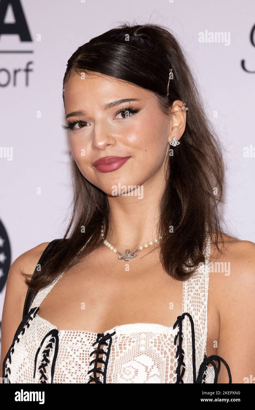 Düsseldorf, Deutschland. 13.. November 2022. Nina Chuba kommt während ...