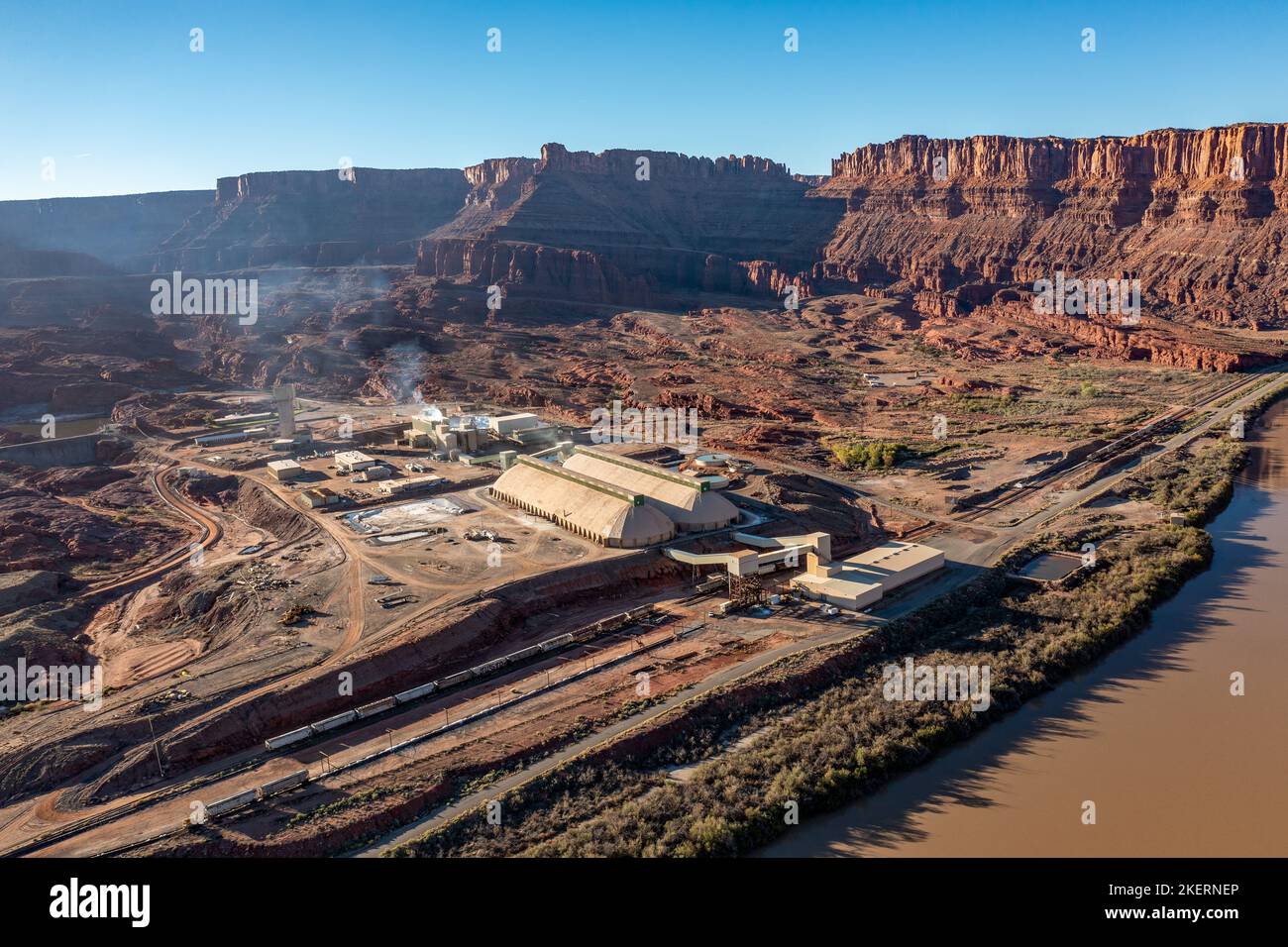 Luftaufnahme einer Kali-Mine am Colorado River in der Nähe von Moab ...