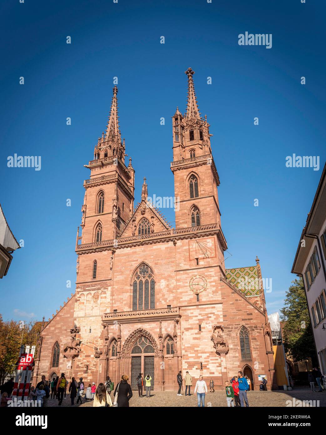 Turmspitzen der kathedrale von basel -Fotos und -Bildmaterial in hoher ...
