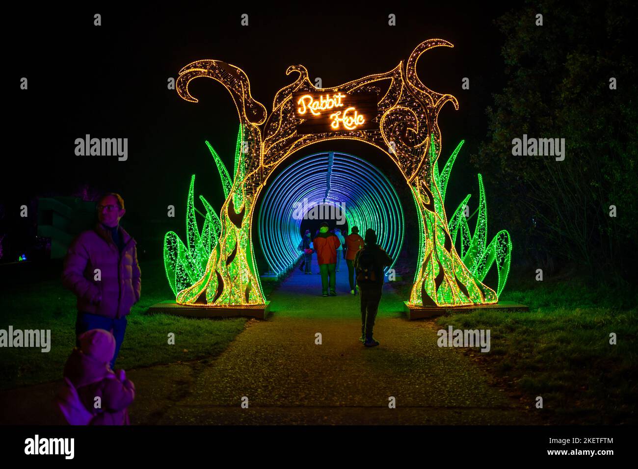 Prag, Tschechische republik - 9. November 2022: Menschen laufen im ...