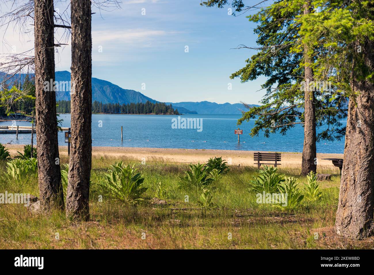 Lake Pend Oreille in der Nähe von Hope, Idaho, ist ein Juwel des ...