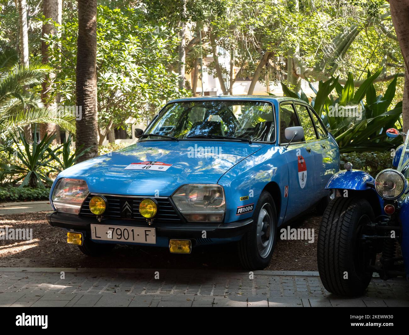 Santa Cruz de Teneriffa, Spanien; November 4. 2022: Blaues Oldtimer ...