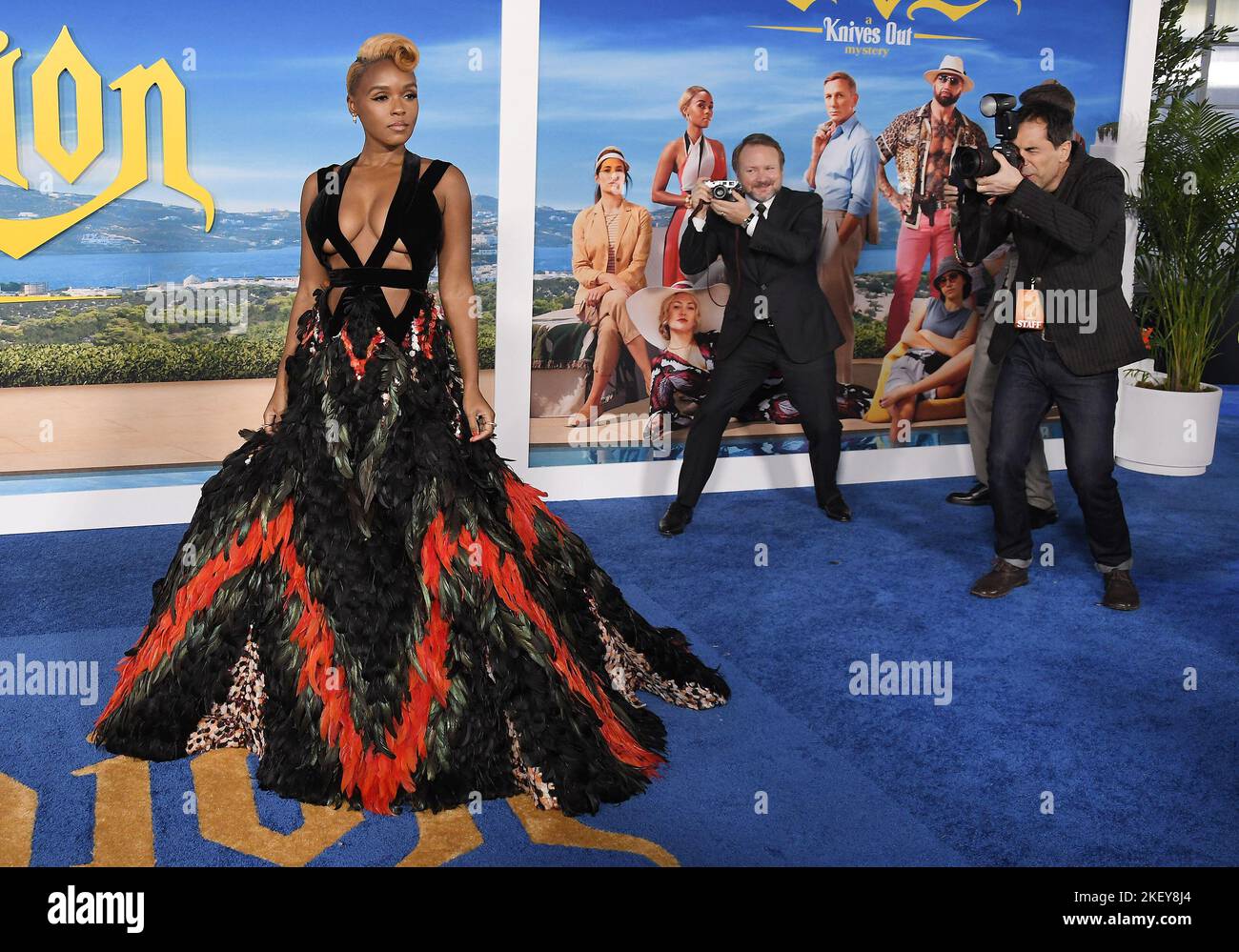 Los Angeles, CA, 14. November 2022 (L-R) Janelle Monae wird von ...