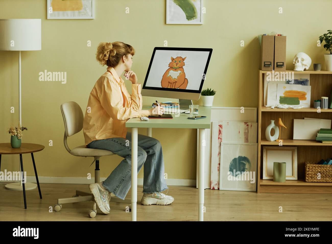 Weibliche grafikerin -Fotos und -Bildmaterial in hoher Auflösung – Alamy