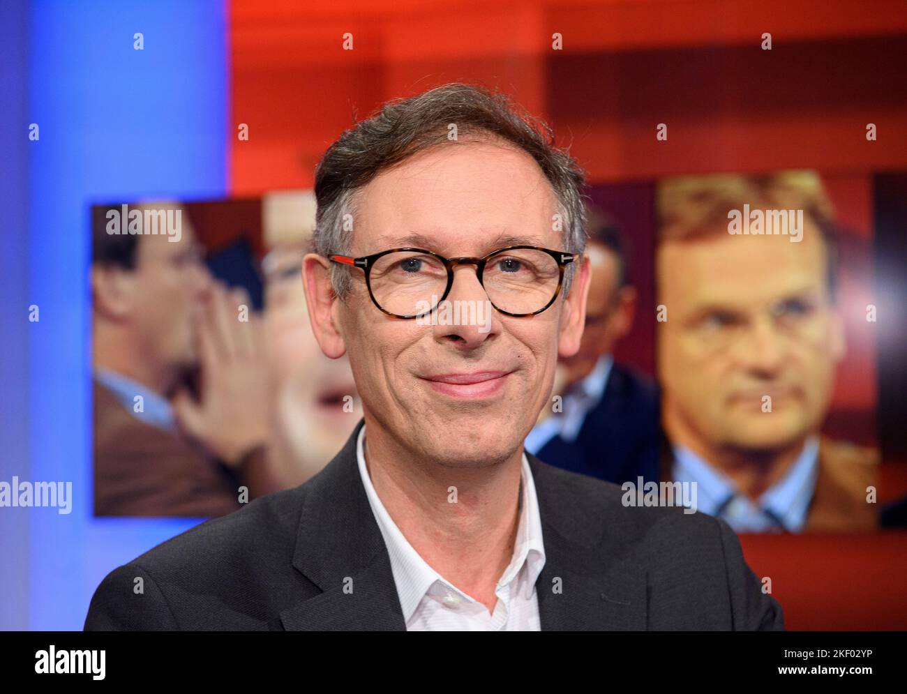 Steffen simon mediendirektor des deutschen fussball bundes dfb -Fotos ...