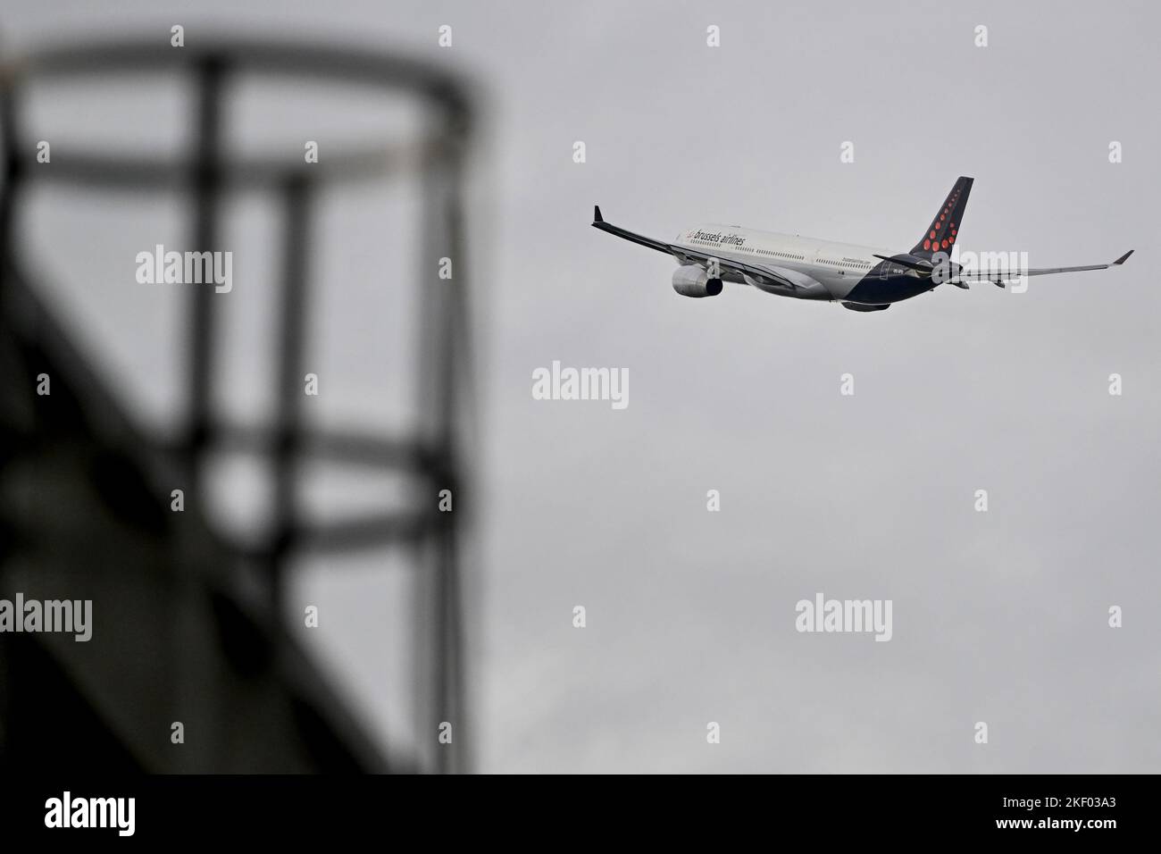 Zaventem, 15. November 2022, Abbildung zeigt den Start des Flugzeugs ...