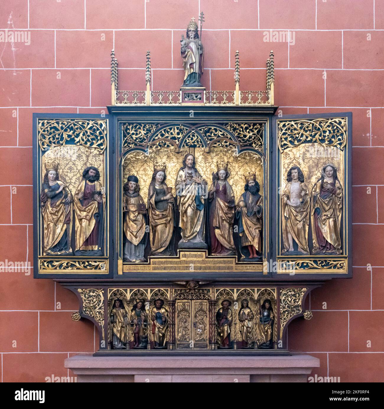 Frankfurt kaiserdom altar -Fotos und -Bildmaterial in hoher Auflösung ...