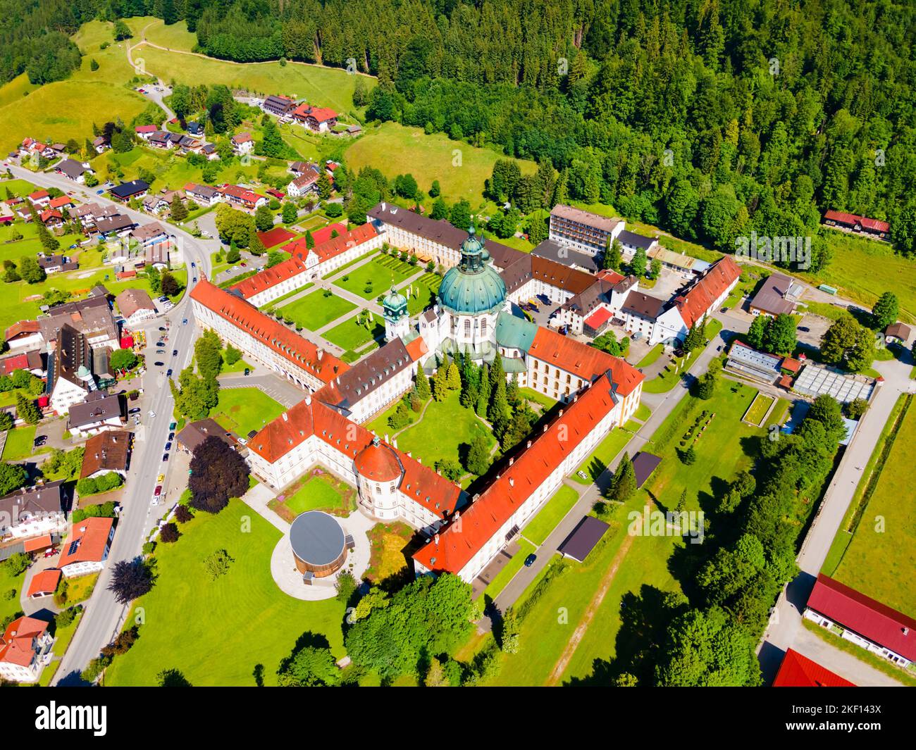 Kloster Ettal – Panoramablick aus der Luft. Die Abtei Ettal ist ein ...