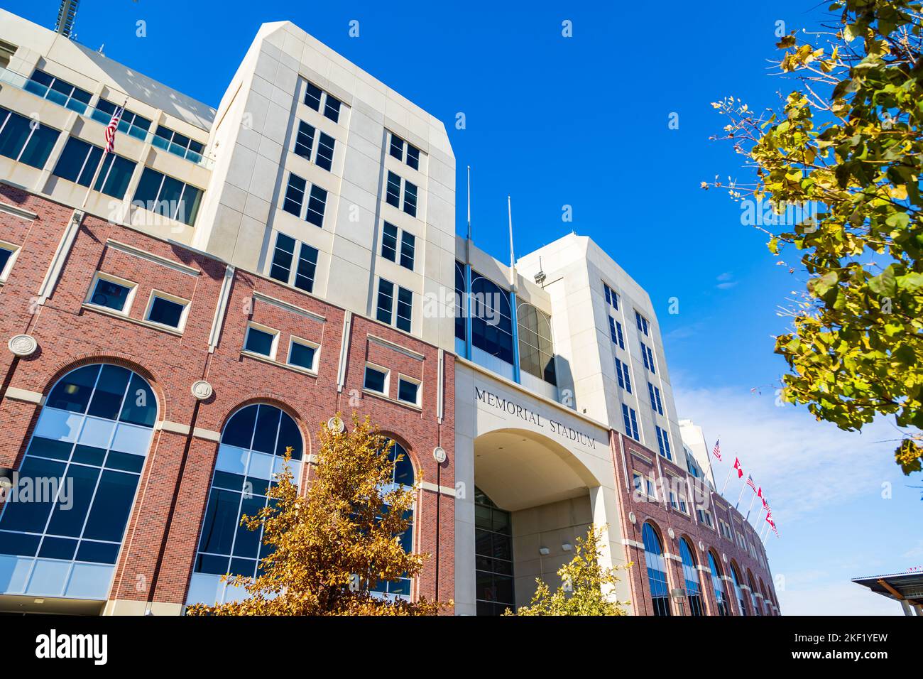 Lincoln, NE - Oktober 2022: Das Memorial Stadium ist ein Fußballstadion ...