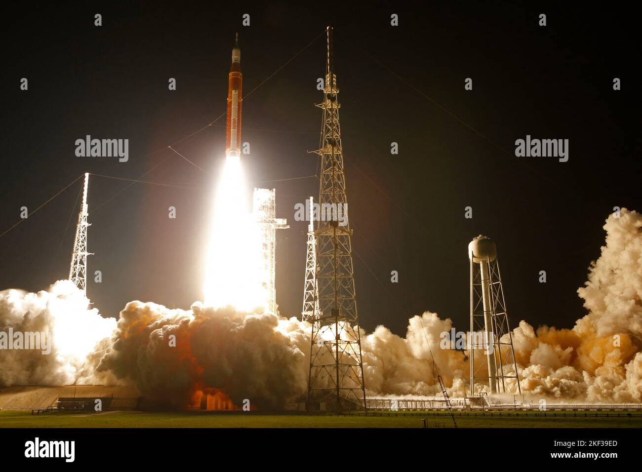 Die nächste Generation der NASA-Mondrakete, die Space Launch System ...