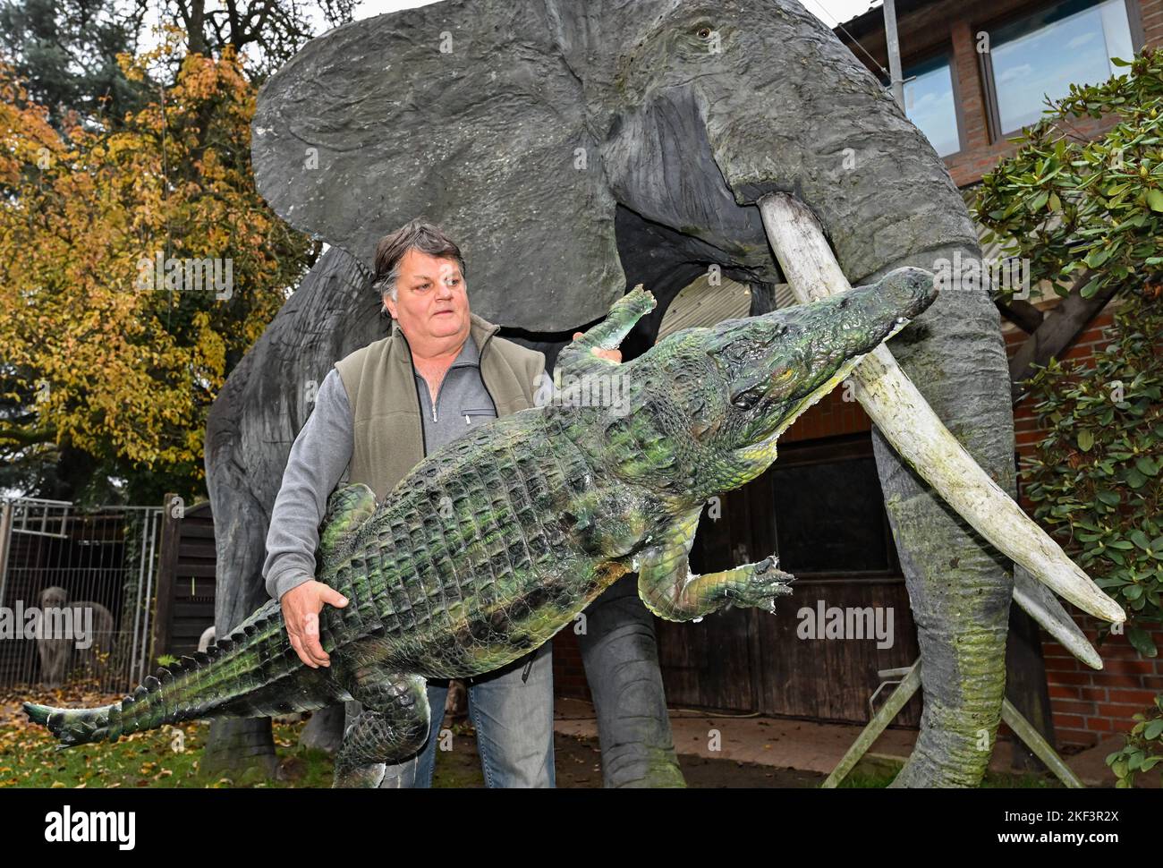 16. November 2022, Brandenburg, Trebus: Thomas Winkler, Tierpräparator ...