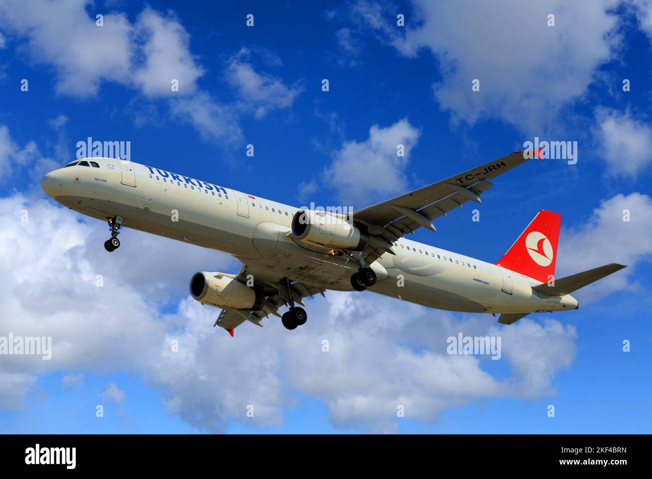 Airbus a321 of turkish airlines -Fotos und -Bildmaterial in hoher ...