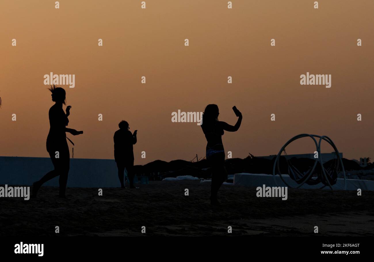 Fußball - FIFA World Cup Qatar 2022 - Eröffnung von West Bay Beach, B12 ...