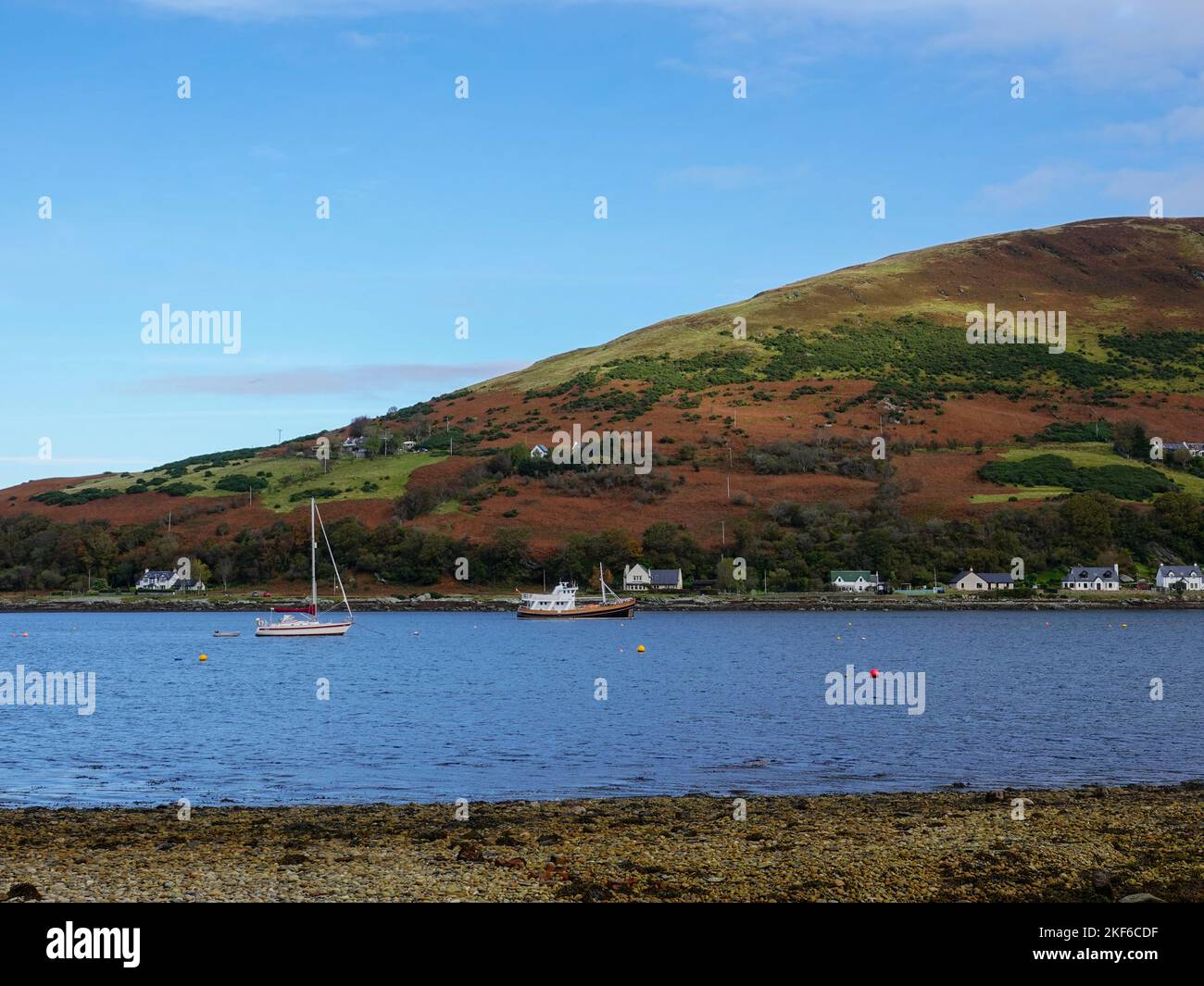 Umgebauter traditioneller holztrawler -Fotos und -Bildmaterial in hoher ...