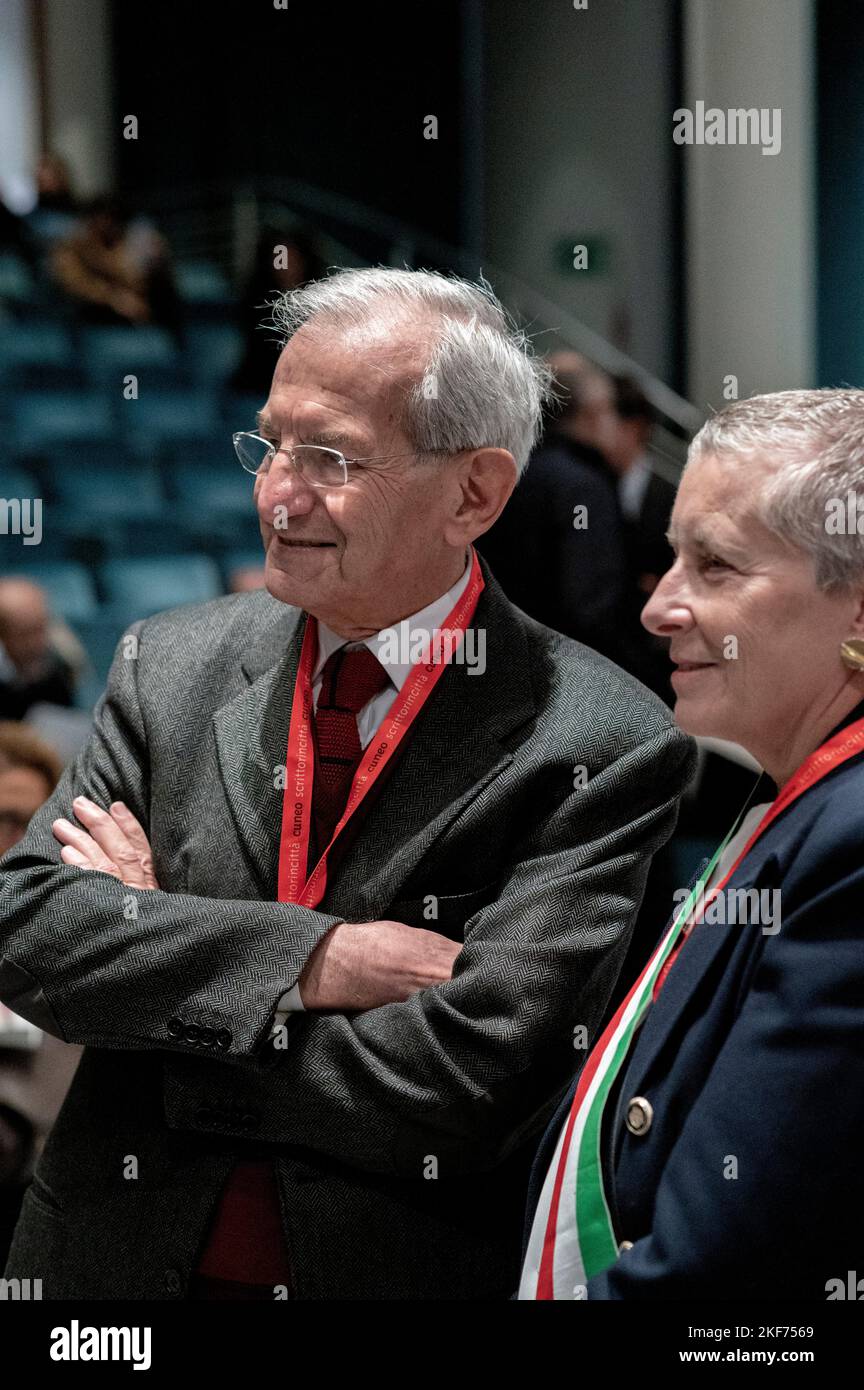 Cuneo, Italien. 16. November 2022. Der ehemalige Anti-Mafia-Magistrat ...