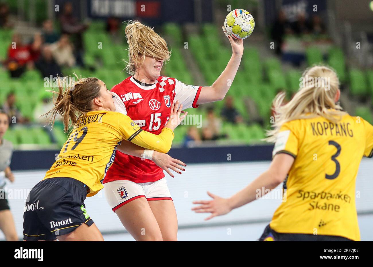 LJUBLJANA, SLOWENIEN - 16. NOVEMBER: Die kroatische Dora Kalaus kommt ...