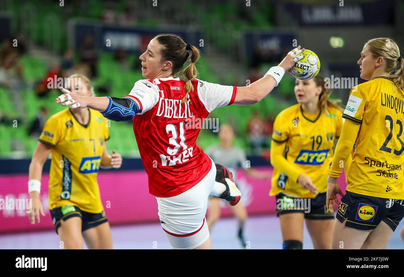 LJUBLJANA, SLOWENIEN - 16. NOVEMBER: Ana Debelic aus Kroatien schießt bei der EHF European Women ...