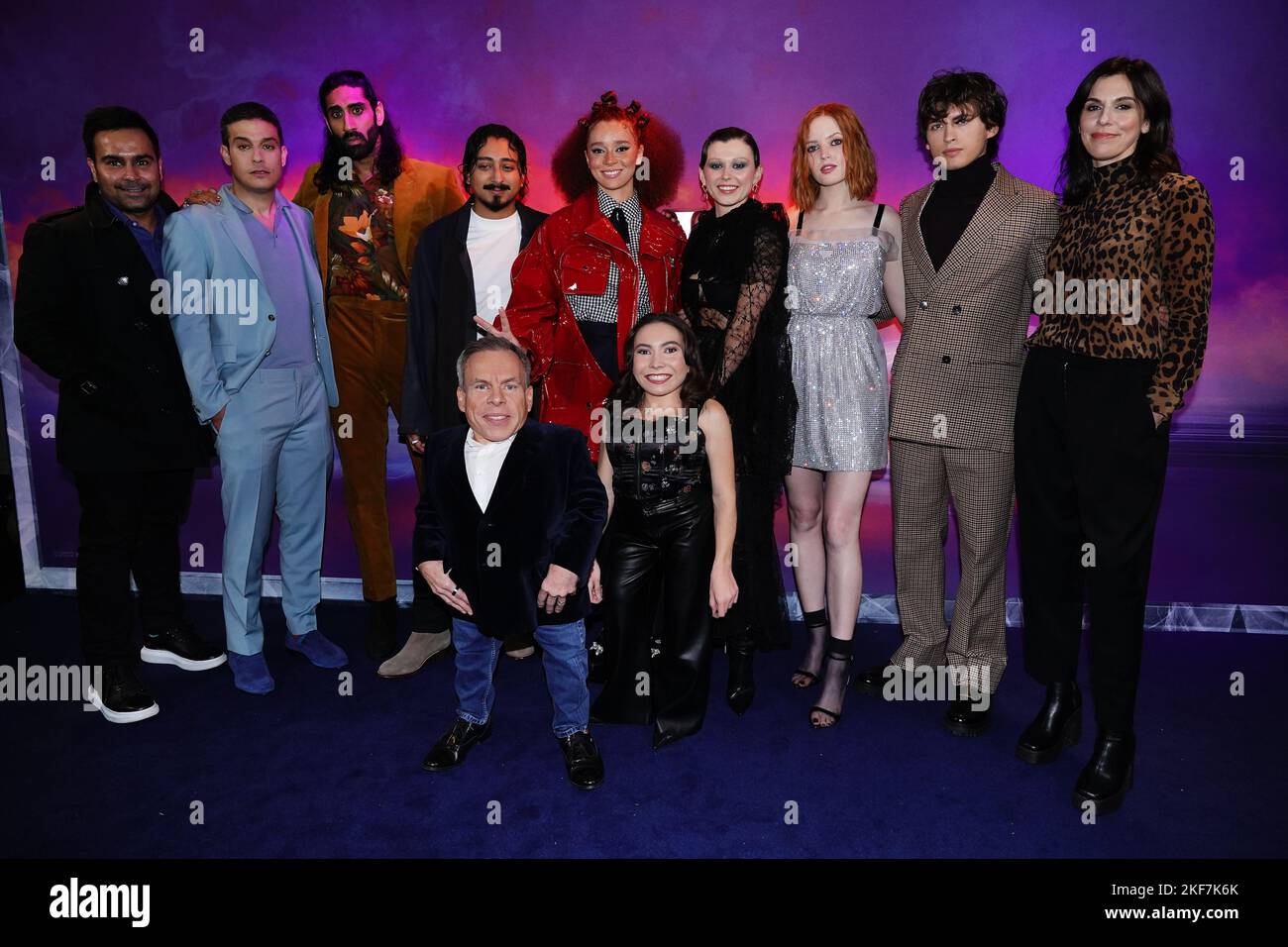 (2. von links nach rechts) Jonathan Kasdan, Amar Chadha-Patel, Tony ...