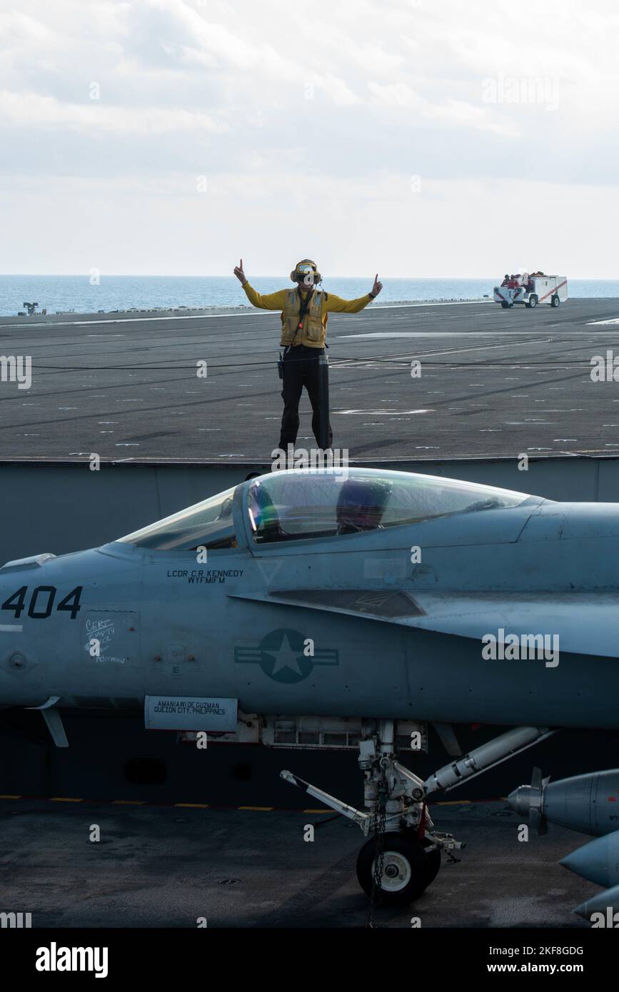 221116-N-LI114-1083 PHILIPPINISCHES MEER (NOV 16, 2022) Aviation ...