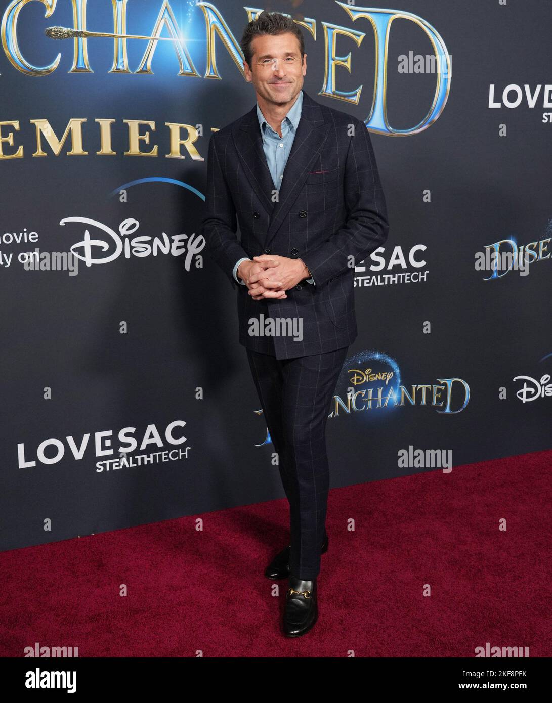 Patrick Dempsey kommt bei der DESILLUSIONIERTEN Premiere von Disney an ...