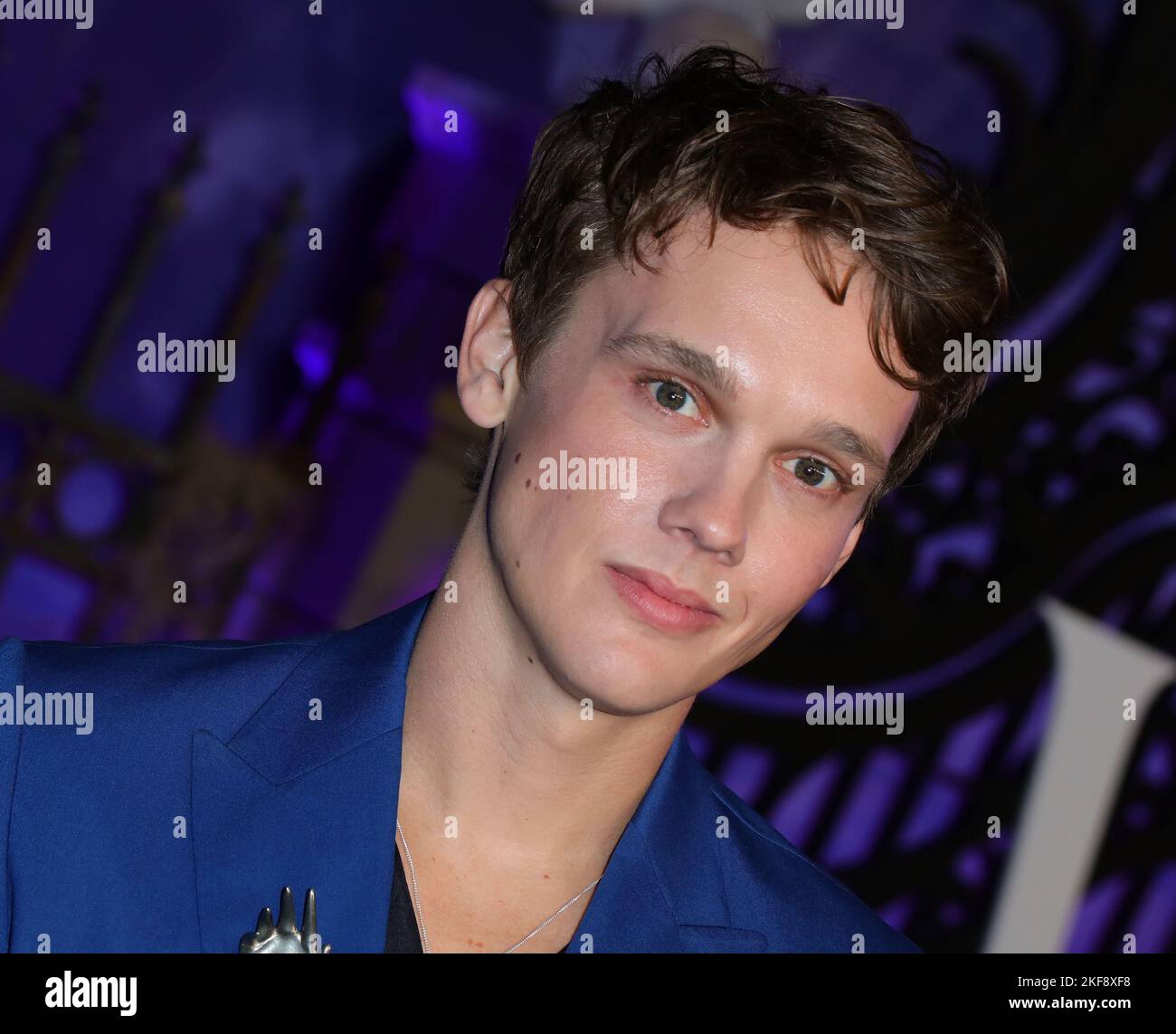 Hunter Doohan kommt bei Netflix MITTWOCH Premiere Event in der ...