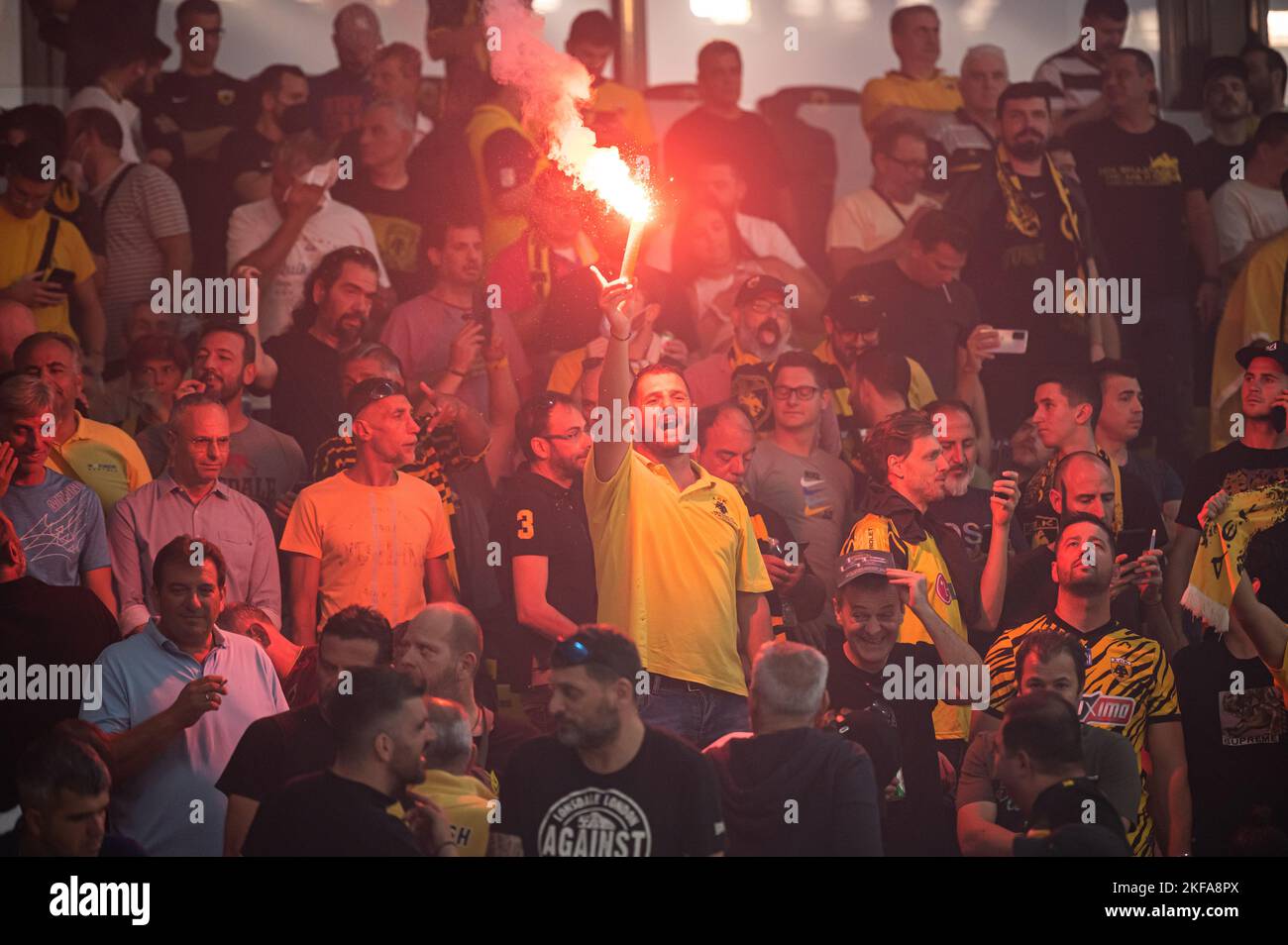 AEK FC-Fans beim ersten Spiel in der OPAP Arena im neuen Stadion ...