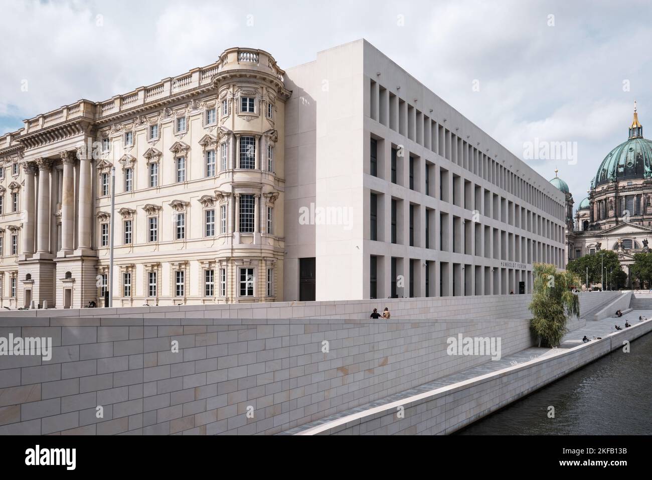 Berlin, Deutschland - September 2022: Die Außenansicht des Humboldt Forums ist ein Museum, das ...