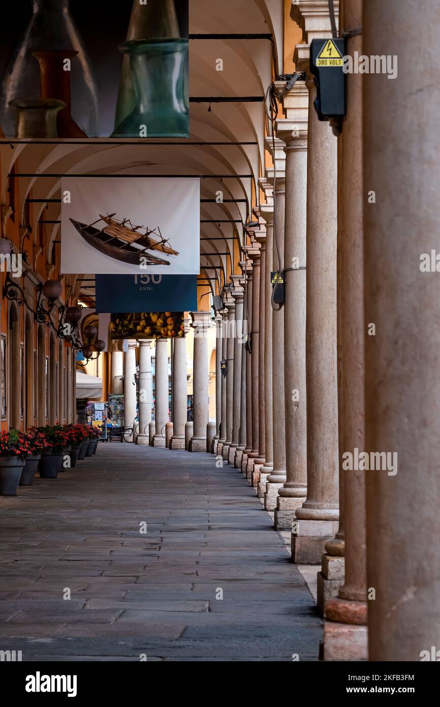 Colonne del portico -Fotos und -Bildmaterial in hoher Auflösung – Alamy