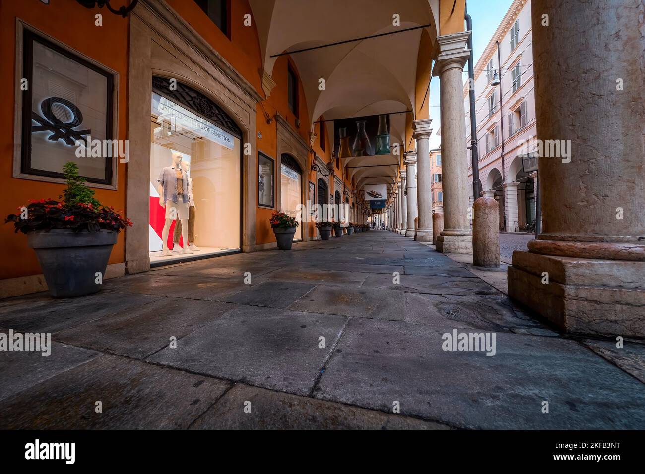 Colonne del portico -Fotos und -Bildmaterial in hoher Auflösung – Alamy