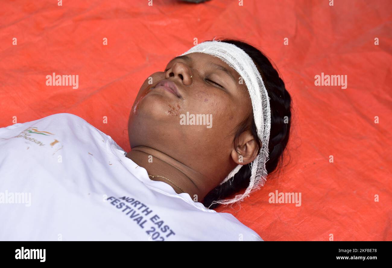 Guwahati, Guwahati, Indien. 17.. November 2022. Jugendliche, die am ...