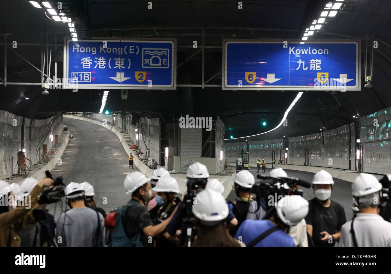 Der Tseung Kwan O-Lam Tin Tunnel, der bei Tseung Kwan O für den Bau 15 ... Der Tseung Kwan O-Lam Tin Tunnel, der bei Tseung Kwan O für den Bau 15 ...