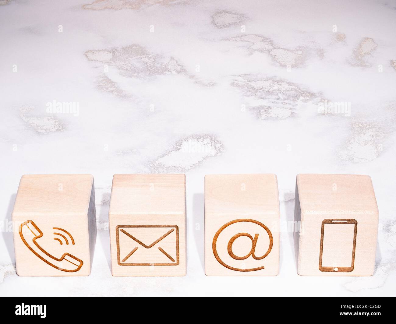 KONTAKTIEREN Sie uns Symbole als Konzept von Feedback, Support und ...