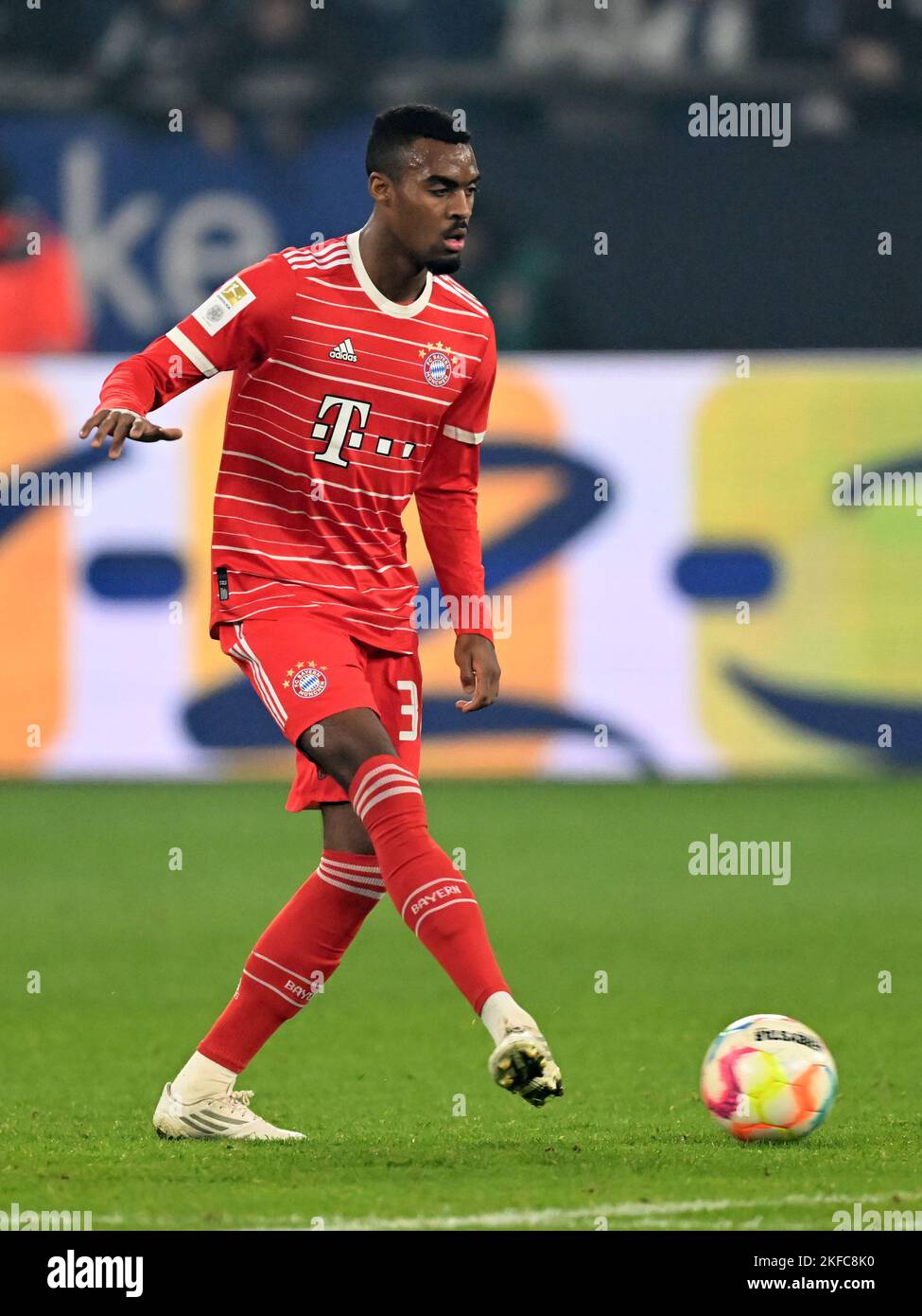GELSENKIRCHEN - Ryan Gravenberch vom FC Bayern München beim Bundesliga ...
