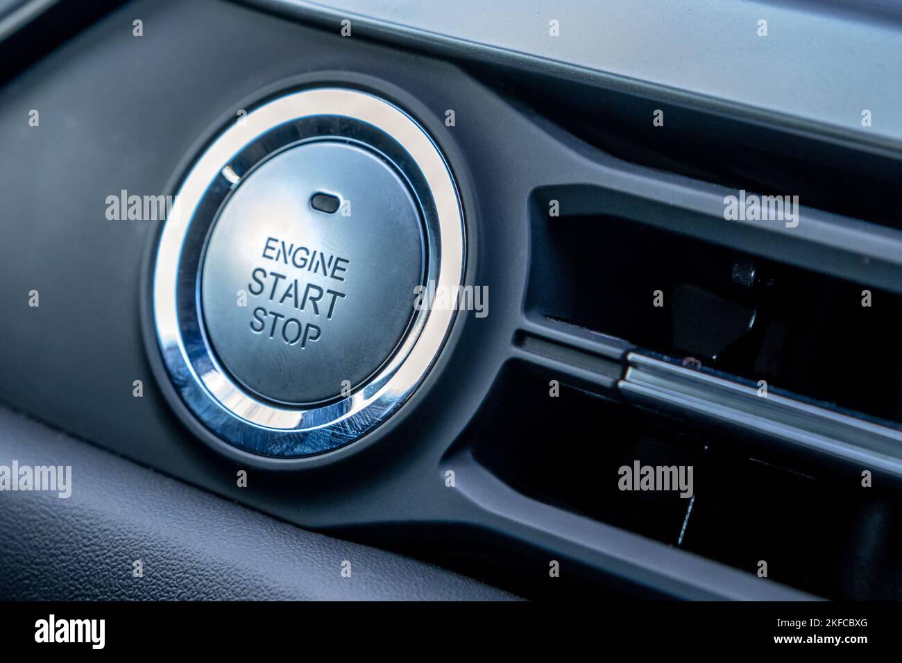 Start stop engine button -Fotos und -Bildmaterial in hoher Auflösung ...