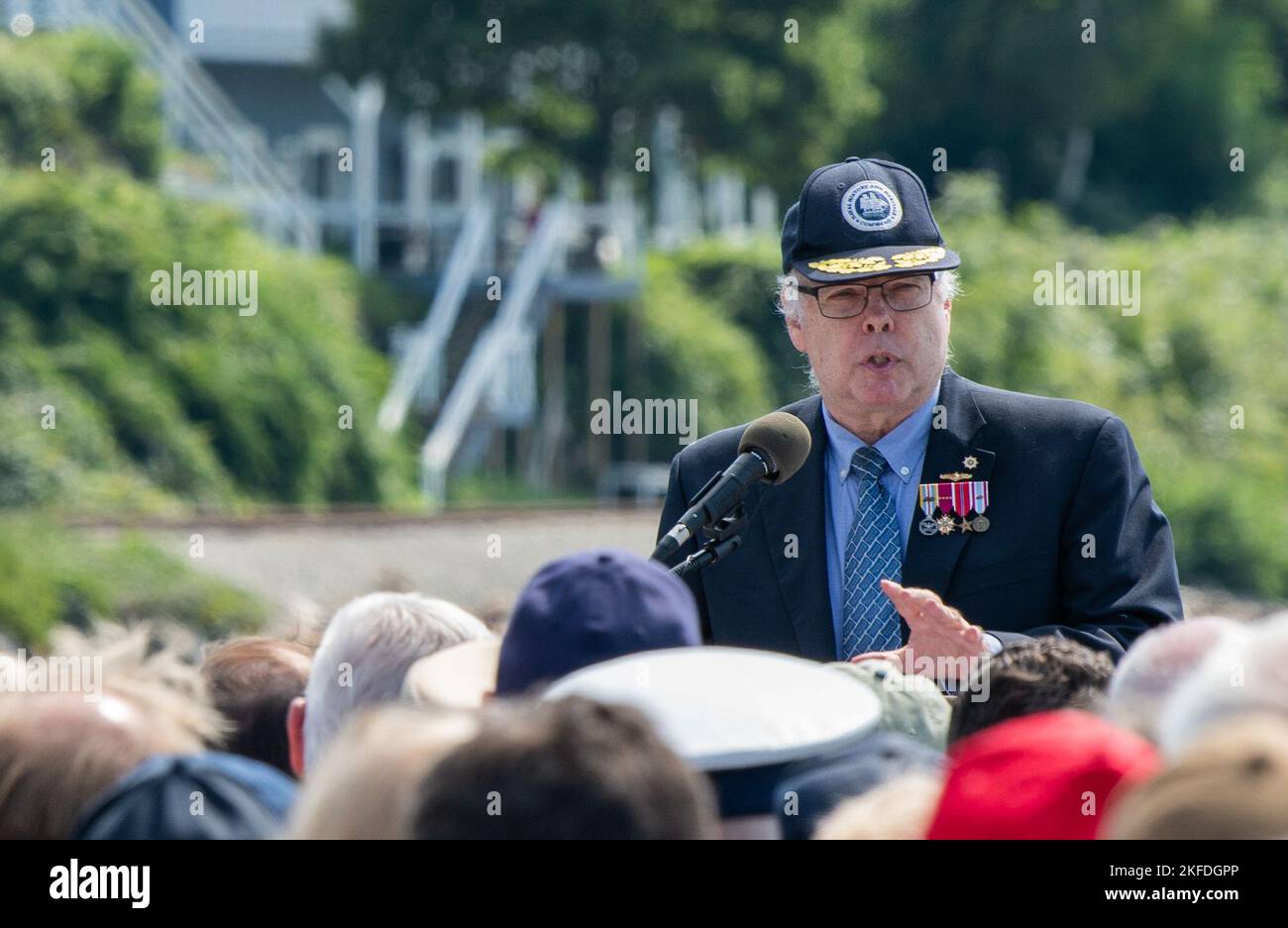 220909-N-TR635-0002 GROTON, CONN - Director of Naval History and ...
